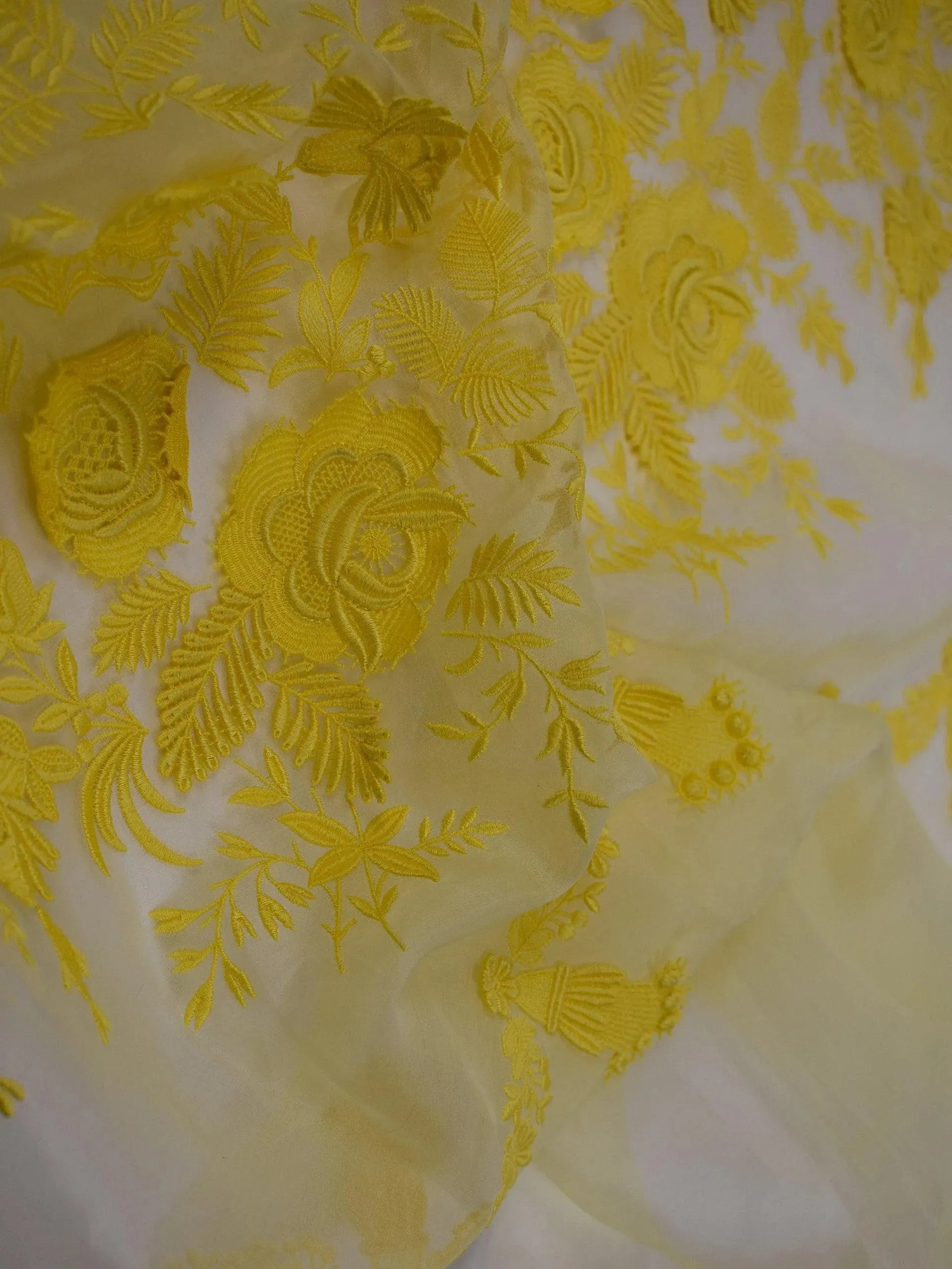 Acquista Tessuto Organza di seta ricamata floreale | Tessuti per ...